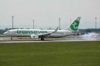 Transavia-Crew setzt auf Taxiway zum Start an