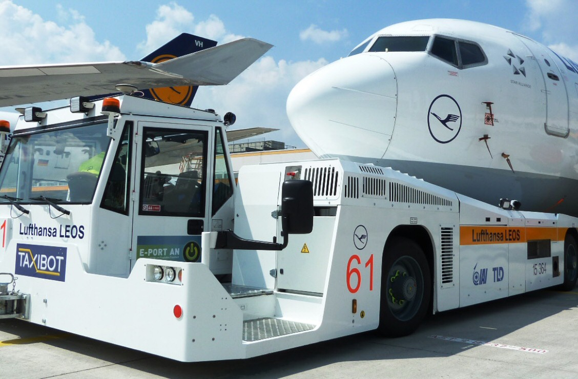 Lufthansa setzt TaxiBot in Frankfurt ein